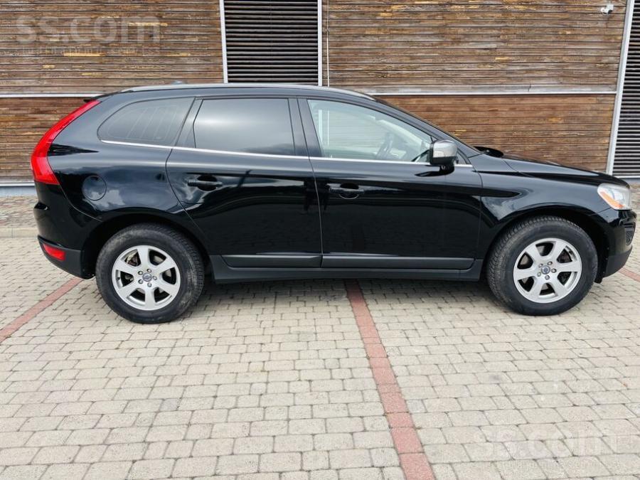 Melns Volvo XC60 2011 Rīga, ar dzinēja tilpumu 2.00 L un nobraukumu 371 tūkst. km par 7999 €, foto 8 vietnē AUTOMOTO.COM.LV