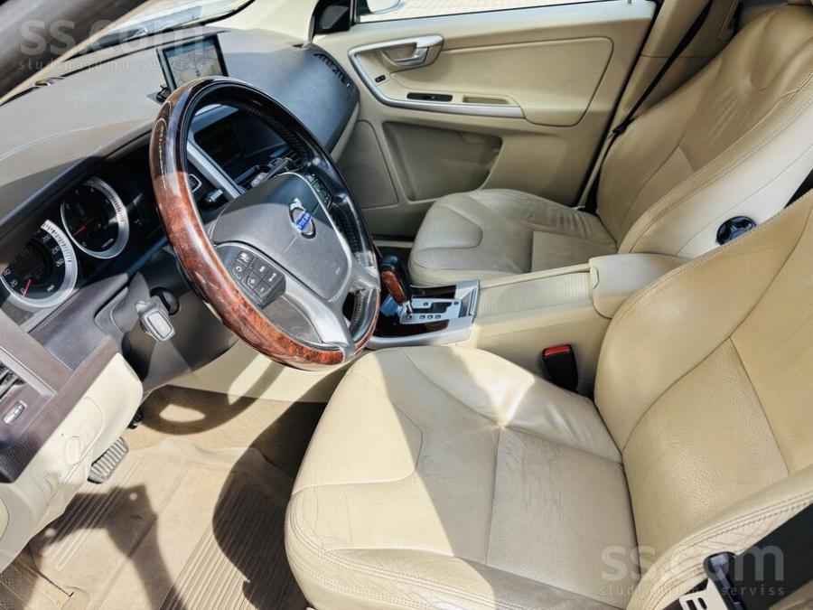 Melns Volvo XC60 2011 Rīga, ar dzinēja tilpumu 2.00 L un nobraukumu 371 tūkst. km par 7999 €, foto 10 vietnē AUTOMOTO.COM.LV