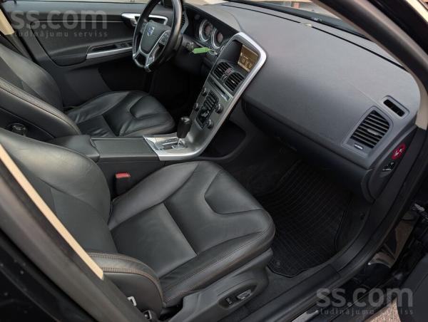 Melns Volvo XC60 2011 Jūrmala, ar dzinēja tilpumu 2.40 L un nobraukumu 0 tūkst. km par 6450 €, foto 10 vietnē AUTOMOTO.COM.LV