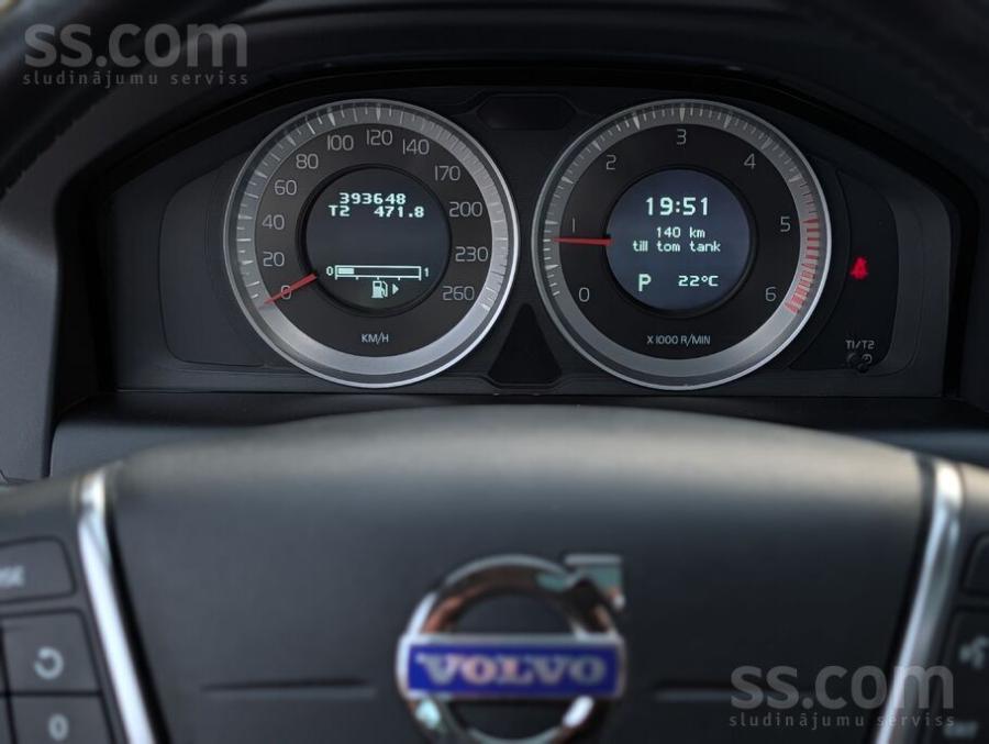 Black Volvo XC60 2011 in Jurmala, with an engine capacity of 2.40 L and mileage of 0 thousand km for 6450 €, photo 13 on AUTOMOTO.COM.LV