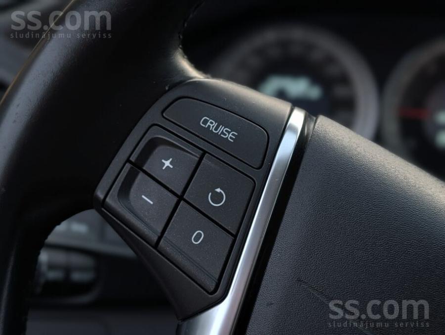 Black Volvo XC60 2011 in Jurmala, with an engine capacity of 2.40 L and mileage of 0 thousand km for 6450 €, photo 17 on AUTOMOTO.COM.LV