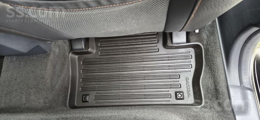 Melns Volvo XC60 2011 Rīga, ar dzinēja tilpumu 2.40 L un nobraukumu 0 tūkst. km par 10500 €, foto 20 vietnē AUTOMOTO.COM.LV