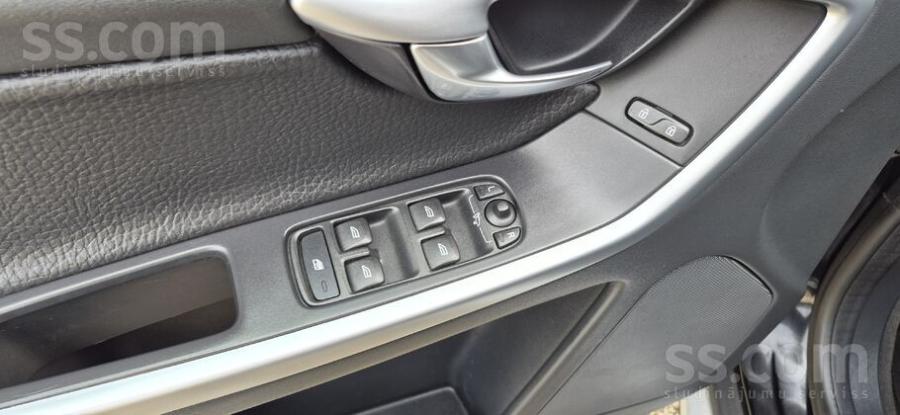 Melns Volvo XC60 2011 Rīga, ar dzinēja tilpumu 2.40 L un nobraukumu 0 tūkst. km par 10500 €, foto 31 vietnē AUTOMOTO.COM.LV