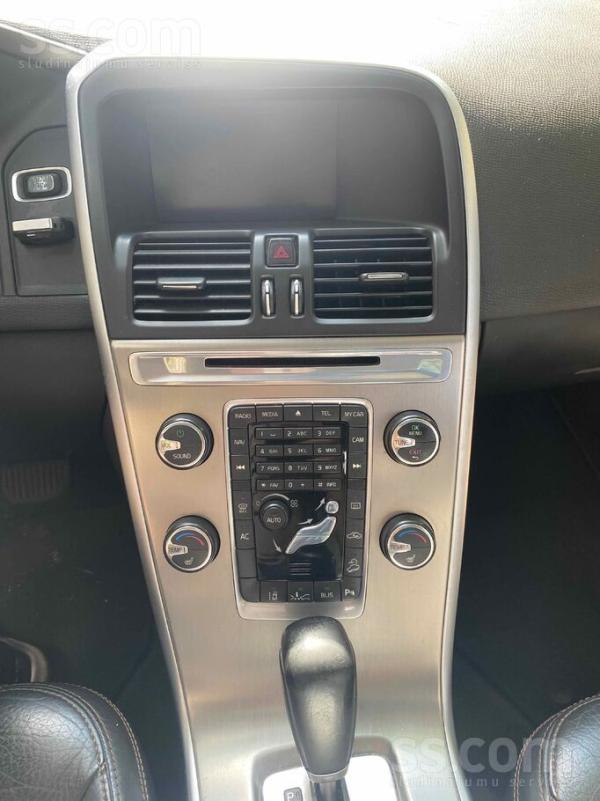 Melns Volvo XC60 2011 Rīga, ar dzinēja tilpumu 2.40 L un nobraukumu 279 tūkst. km par 8300 €, foto 9 vietnē AUTOMOTO.COM.LV