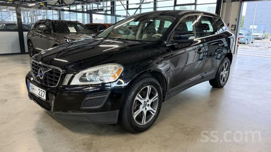Black Volvo XC60 2011 in Riga, with an engine capacity of 2.40 L and mileage of 262 thousand km for 6500 €, photo 1 on AUTOMOTO.COM.LV
