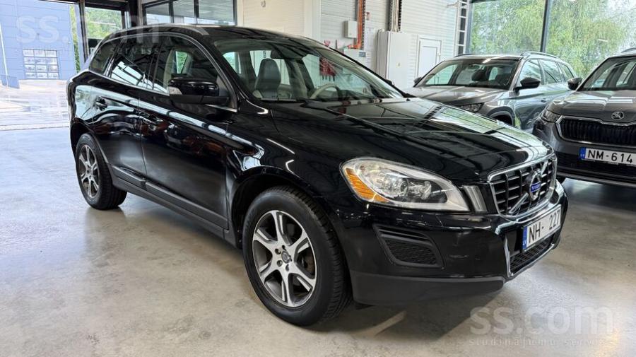 Black Volvo XC60 2011 in Riga, with an engine capacity of 2.40 L and mileage of 262 thousand km for 6500 €, photo 8 on AUTOMOTO.COM.LV