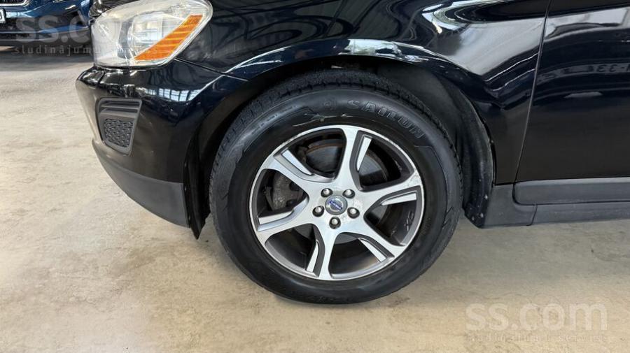 Black Volvo XC60 2011 in Riga, with an engine capacity of 2.40 L and mileage of 262 thousand km for 6500 €, photo 10 on AUTOMOTO.COM.LV