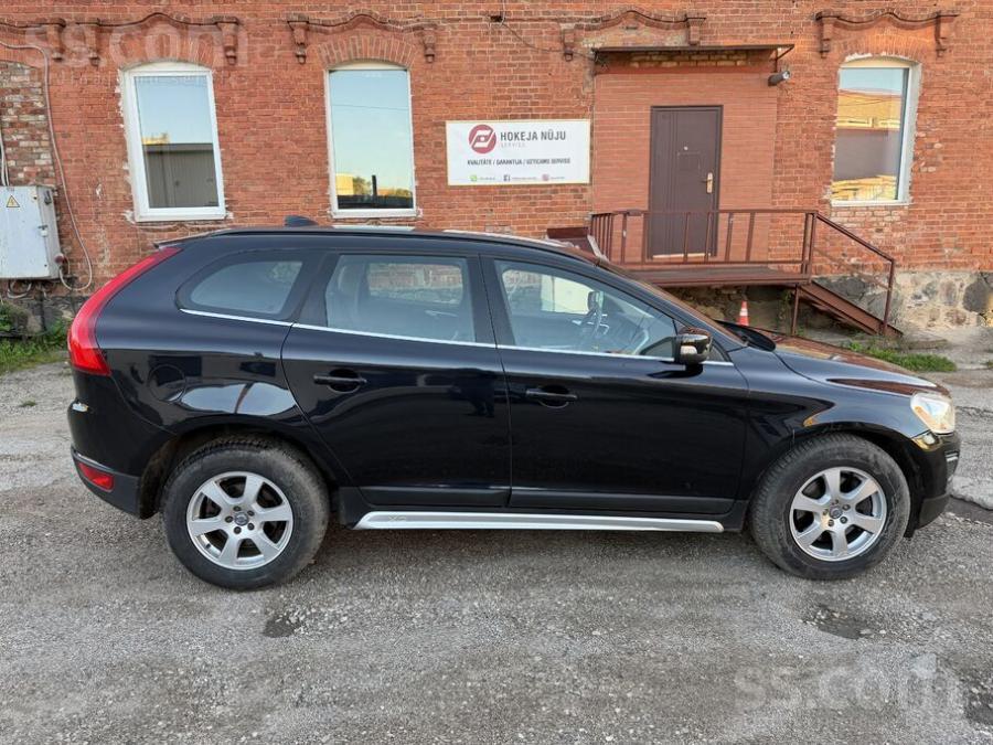 Melns Volvo XC60 2011 Rēzekne, ar dzinēja tilpumu 2.40 L un nobraukumu 0 tūkst. km par 7950 €, foto 5 vietnē AUTOMOTO.COM.LV