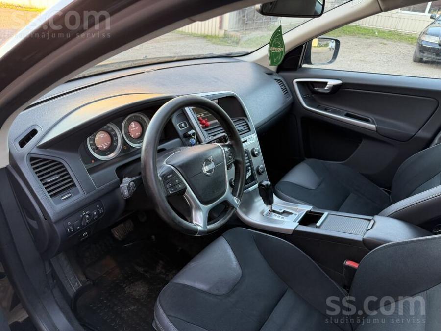 Melns Volvo XC60 2011 Rēzekne, ar dzinēja tilpumu 2.40 L un nobraukumu 0 tūkst. km par 7950 €, foto 10 vietnē AUTOMOTO.COM.LV