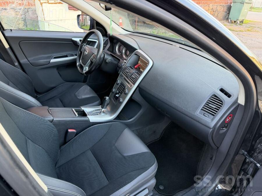Melns Volvo XC60 2011 Rēzekne, ar dzinēja tilpumu 2.40 L un nobraukumu 0 tūkst. km par 7950 €, foto 14 vietnē AUTOMOTO.COM.LV