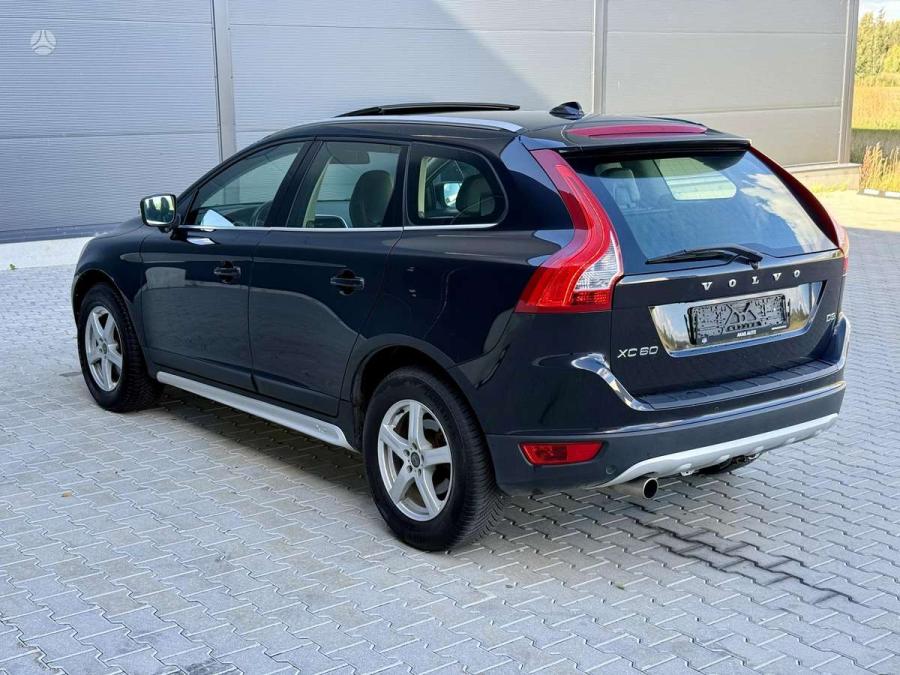 Black Volvo XC60 2011 in Siauliai, with an engine capacity of 1.98 L and mileage of 301 thousand km for 7600 €, photo 4 on AUTOMOTO.COM.LV