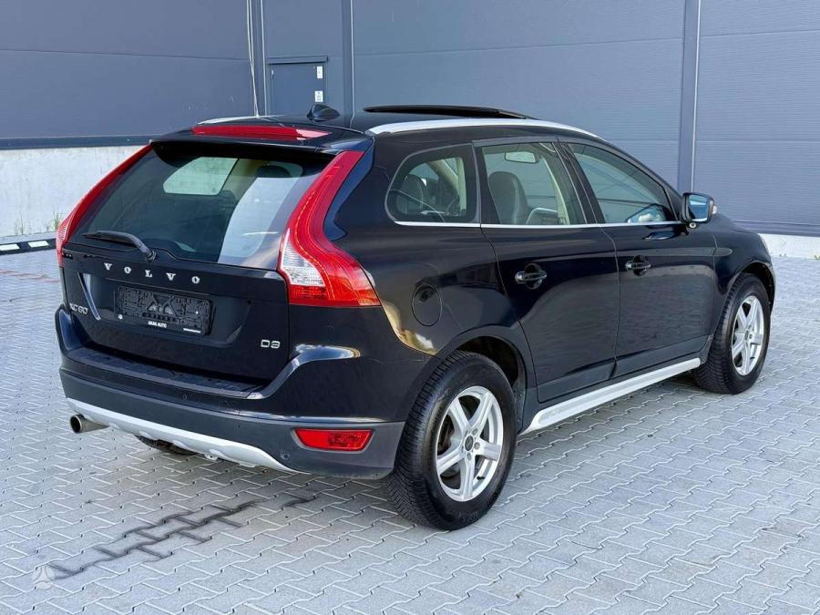 Black Volvo XC60 2011 in Siauliai, with an engine capacity of 1.98 L and mileage of 301 thousand km for 7600 €, photo 5 on AUTOMOTO.COM.LV