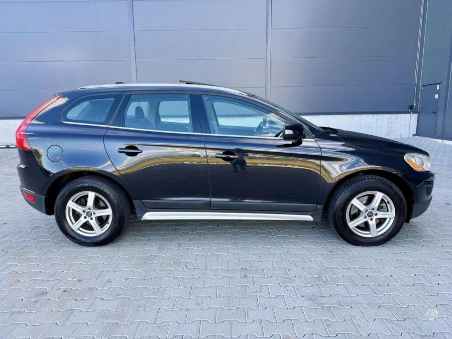 Black Volvo XC60 2011 in Siauliai, with an engine capacity of 1.98 L and mileage of 301 thousand km for 7600 €, photo 6 on AUTOMOTO.COM.LV