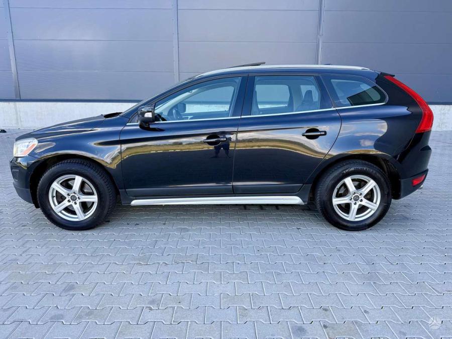 Black Volvo XC60 2011 in Siauliai, with an engine capacity of 1.98 L and mileage of 301 thousand km for 7600 €, photo 7 on AUTOMOTO.COM.LV