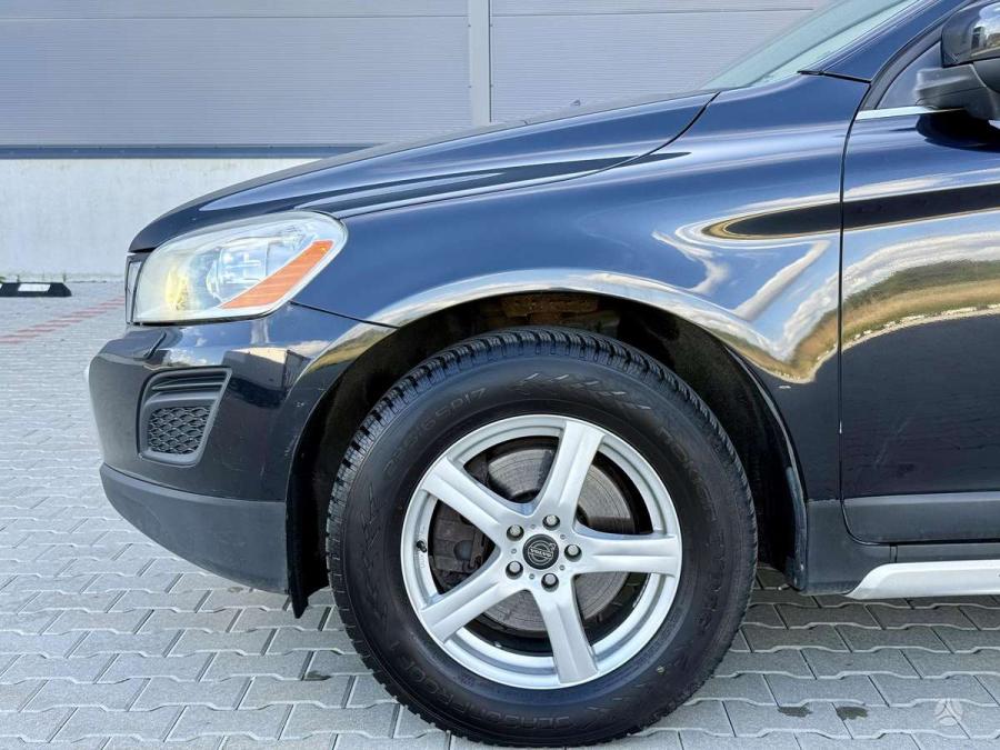 Black Volvo XC60 2011 in Siauliai, with an engine capacity of 1.98 L and mileage of 301 thousand km for 7600 €, photo 8 on AUTOMOTO.COM.LV
