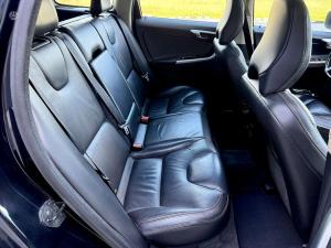 Black Volvo XC60 2011 in Siauliai, with an engine capacity of 1.98 L and mileage of 301 thousand km for 7600 €, photo 11 on AUTOMOTO.COM.LV