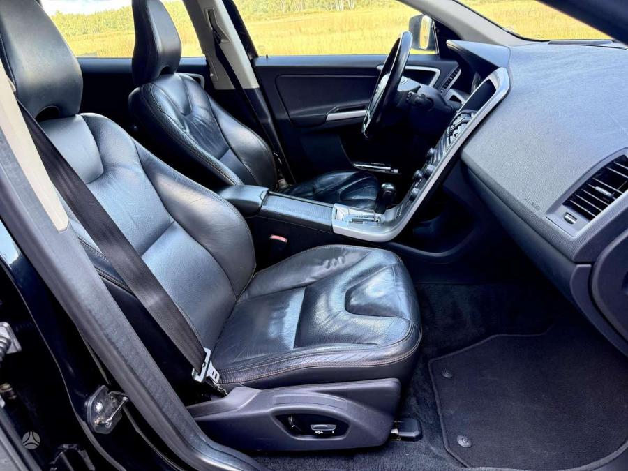 Black Volvo XC60 2011 in Siauliai, with an engine capacity of 1.98 L and mileage of 301 thousand km for 7600 €, photo 12 on AUTOMOTO.COM.LV