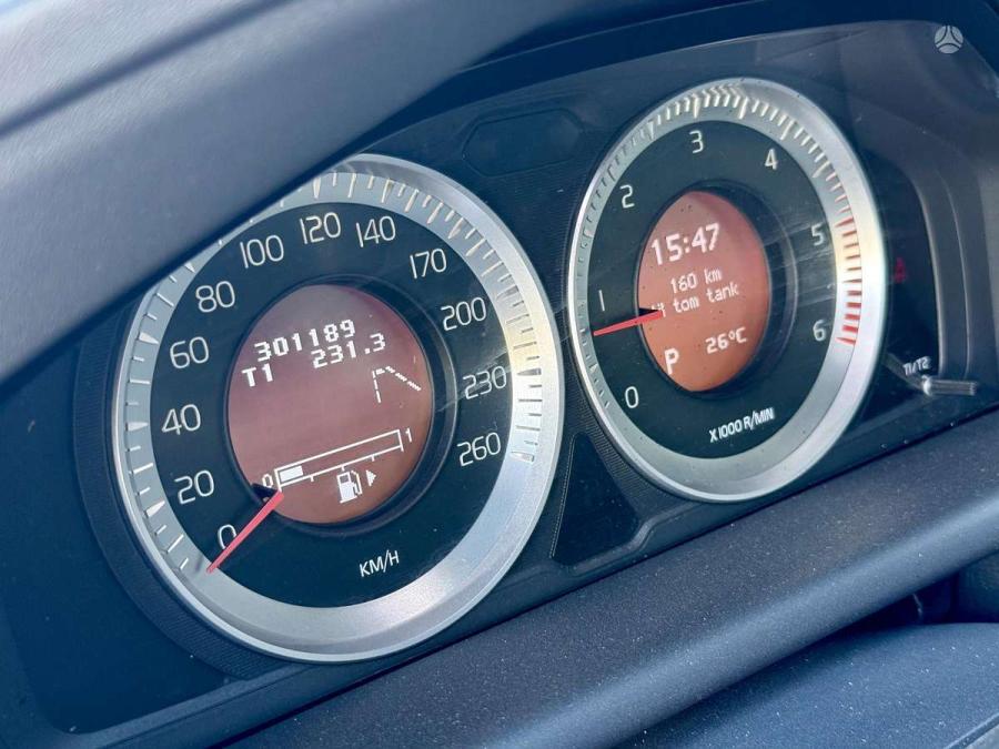 Black Volvo XC60 2011 in Siauliai, with an engine capacity of 1.98 L and mileage of 301 thousand km for 7600 €, photo 14 on AUTOMOTO.COM.LV