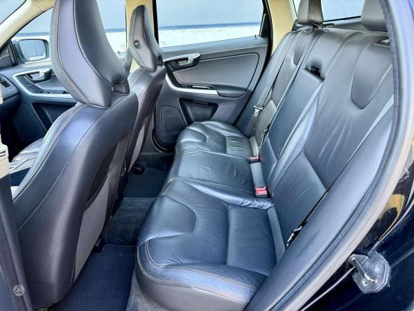 Melns Volvo XC60 2011 Šauļi, ar dzinēja tilpumu 1.98 L un nobraukumu 301 tūkst. km par 7600 €, foto 10 vietnē AUTOMOTO.COM.LV