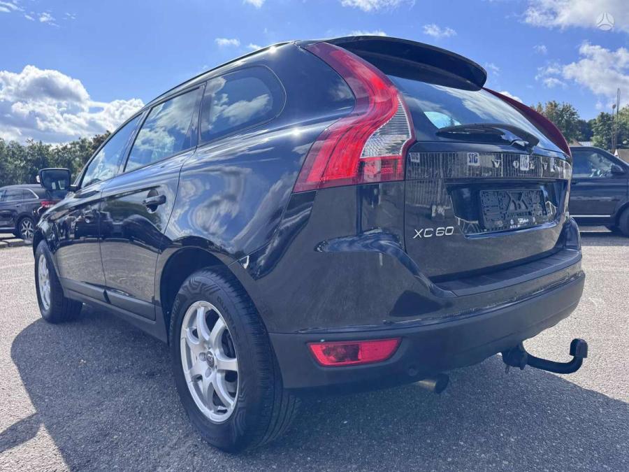 Melns Volvo XC60 2011 Alīta, ar dzinēja tilpumu 1.98 L un nobraukumu 233 tūkst. km par 8500 €, foto 8 vietnē AUTOMOTO.COM.LV