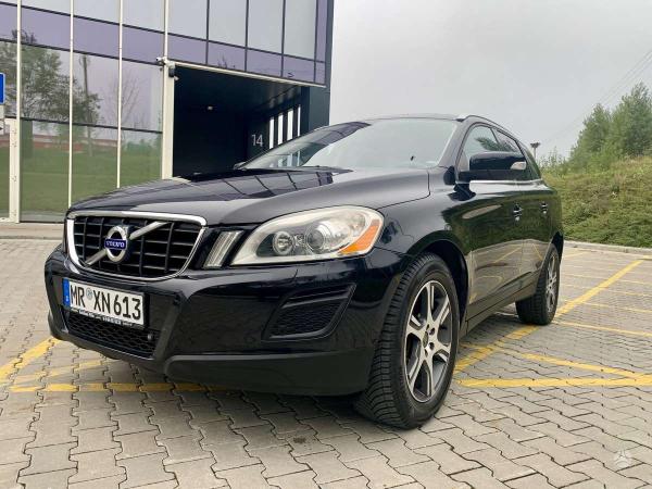 Black Volvo XC60 2011 in Vilnius, with an engine capacity of 2.40 L and mileage of 256 thousand km for 8900 €, photo 1 on AUTOMOTO.COM.LV