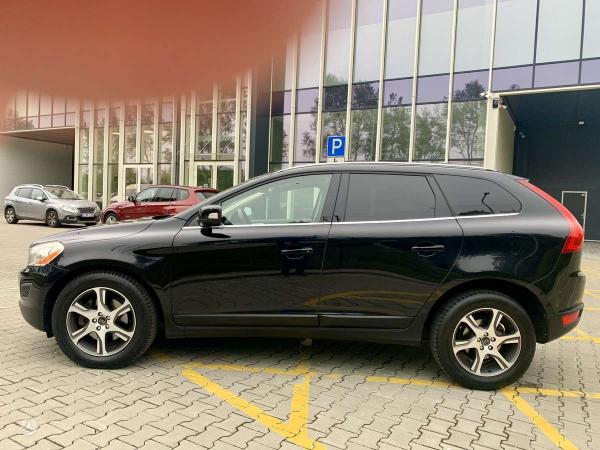 Black Volvo XC60 2011 in Vilnius, with an engine capacity of 2.40 L and mileage of 256 thousand km for 8900 €, photo 3 on AUTOMOTO.COM.LV