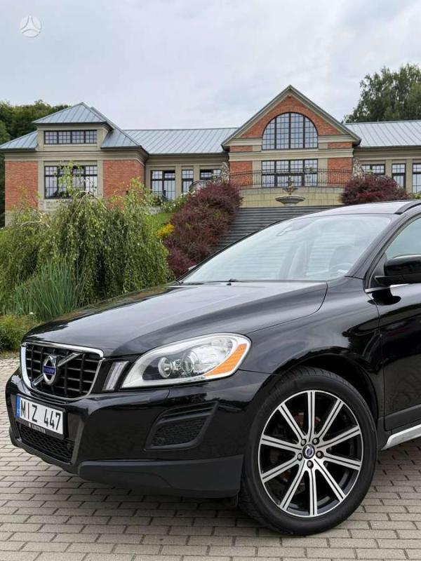 Black Volvo XC60 2011 in Vilnius, with an engine capacity of 1.98 L and mileage of 323 thousand km for 9000 €, photo 3 on AUTOMOTO.COM.LV