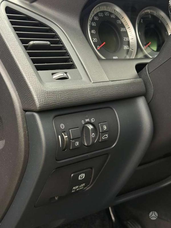 Black Volvo XC60 2011 in Vilnius, with an engine capacity of 1.98 L and mileage of 323 thousand km for 9000 €, photo 11 on AUTOMOTO.COM.LV