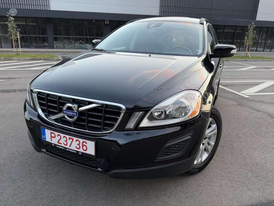 Black Volvo XC60 2011 in Utena, with an engine capacity of 1.98 L and mileage of 348 thousand km for 7400 €, photo 5 on AUTOMOTO.COM.LV