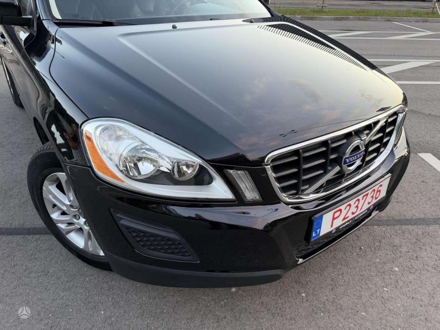 Black Volvo XC60 2011 in Utena, with an engine capacity of 1.98 L and mileage of 348 thousand km for 7400 €, photo 8 on AUTOMOTO.COM.LV
