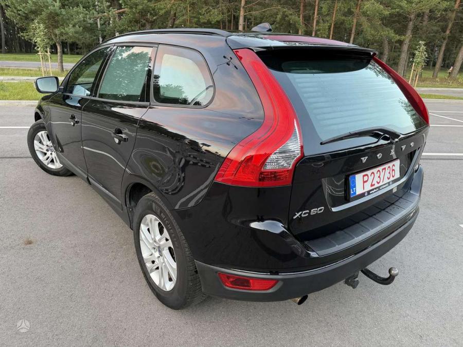 Black Volvo XC60 2011 in Utena, with an engine capacity of 1.98 L and mileage of 348 thousand km for 7400 €, photo 13 on AUTOMOTO.COM.LV