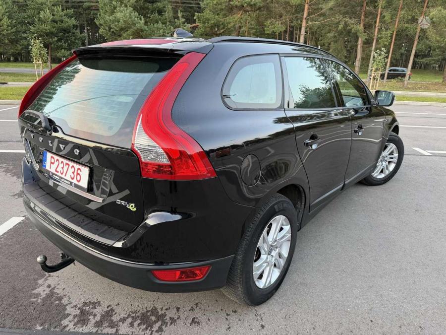 Black Volvo XC60 2011 in Utena, with an engine capacity of 1.98 L and mileage of 348 thousand km for 7400 €, photo 14 on AUTOMOTO.COM.LV