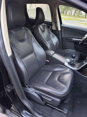 Black Volvo XC60 2011 in Utena, with an engine capacity of 1.98 L and mileage of 348 thousand km for 7400 €, photo 30 on AUTOMOTO.COM.LV