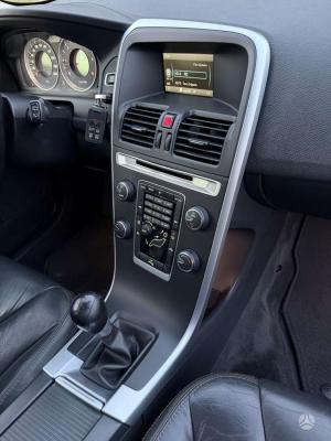 Black Volvo XC60 2011 in Utena, with an engine capacity of 1.98 L and mileage of 348 thousand km for 7400 €, photo 38 on AUTOMOTO.COM.LV