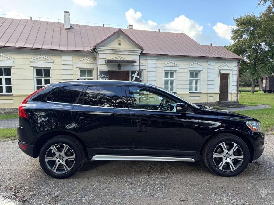 Melns Volvo XC60 2011 Utena, ar dzinēja tilpumu 2.40 L un nobraukumu 288 tūkst. km par 9600 €, foto 1 vietnē AUTOMOTO.COM.LV