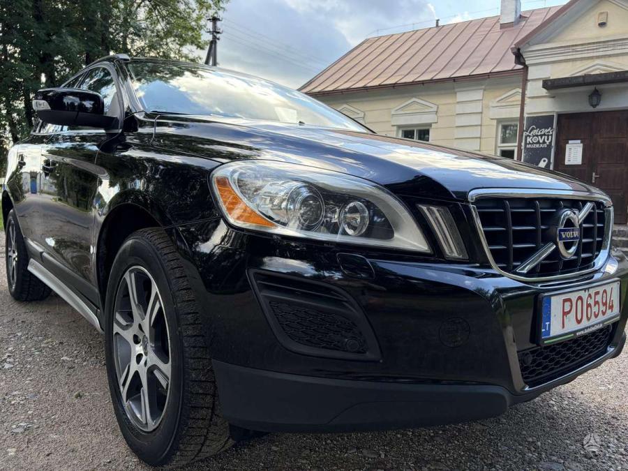 Melns Volvo XC60 2011 Utena, ar dzinēja tilpumu 2.40 L un nobraukumu 288 tūkst. km par 9600 €, foto 4 vietnē AUTOMOTO.COM.LV
