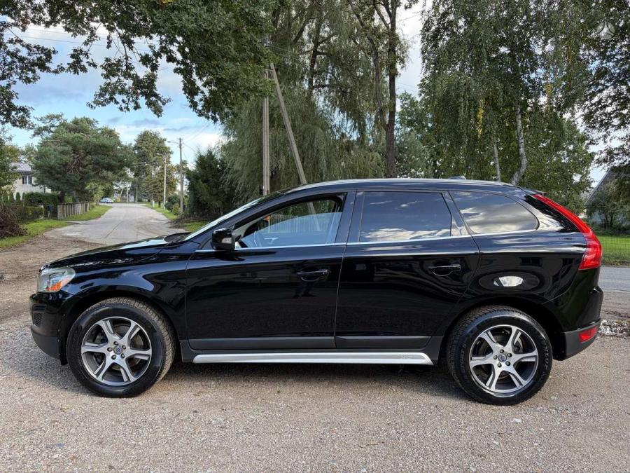 Melns Volvo XC60 2011 Utena, ar dzinēja tilpumu 2.40 L un nobraukumu 288 tūkst. km par 9600 €, foto 9 vietnē AUTOMOTO.COM.LV
