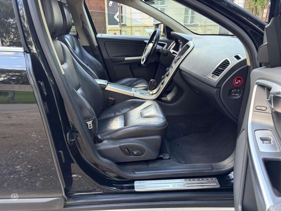 Melns Volvo XC60 2011 Utena, ar dzinēja tilpumu 2.40 L un nobraukumu 288 tūkst. km par 9600 €, foto 11 vietnē AUTOMOTO.COM.LV
