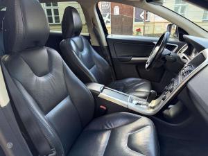 Melns Volvo XC60 2011 Utena, ar dzinēja tilpumu 2.40 L un nobraukumu 288 tūkst. km par 9600 €, foto 12 vietnē AUTOMOTO.COM.LV
