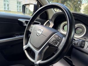 Melns Volvo XC60 2011 Utena, ar dzinēja tilpumu 2.40 L un nobraukumu 288 tūkst. km par 9600 €, foto 16 vietnē AUTOMOTO.COM.LV