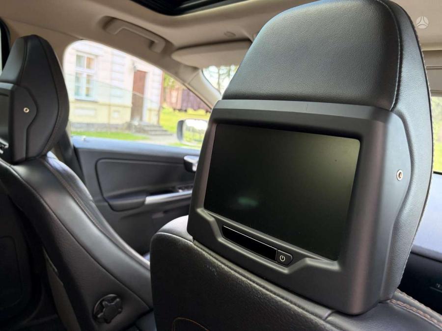 Melns Volvo XC60 2011 Utena, ar dzinēja tilpumu 2.40 L un nobraukumu 288 tūkst. km par 9600 €, foto 17 vietnē AUTOMOTO.COM.LV