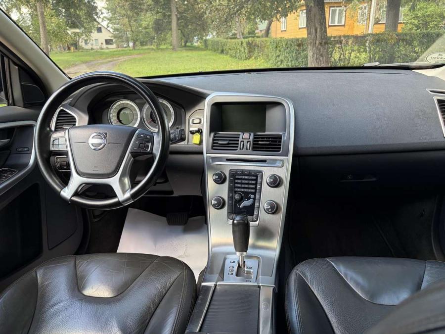 Melns Volvo XC60 2011 Utena, ar dzinēja tilpumu 2.40 L un nobraukumu 288 tūkst. km par 9600 €, foto 19 vietnē AUTOMOTO.COM.LV