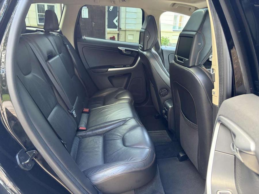 Melns Volvo XC60 2011 Utena, ar dzinēja tilpumu 2.40 L un nobraukumu 288 tūkst. km par 9600 €, foto 20 vietnē AUTOMOTO.COM.LV