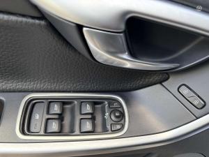 Melns Volvo XC60 2011 Utena, ar dzinēja tilpumu 2.40 L un nobraukumu 288 tūkst. km par 9600 €, foto 25 vietnē AUTOMOTO.COM.LV