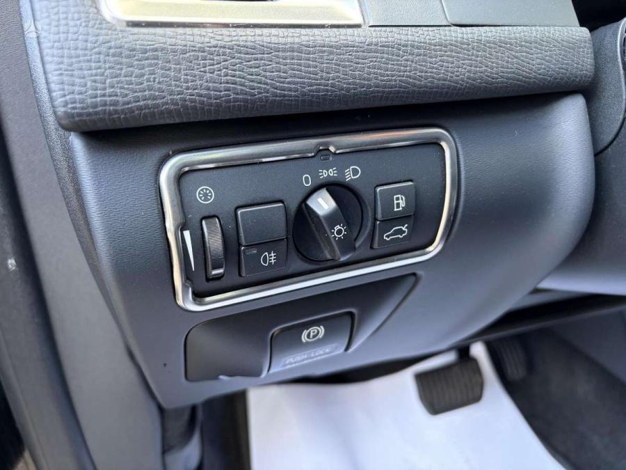 Melns Volvo XC60 2011 Utena, ar dzinēja tilpumu 2.40 L un nobraukumu 288 tūkst. km par 9600 €, foto 28 vietnē AUTOMOTO.COM.LV