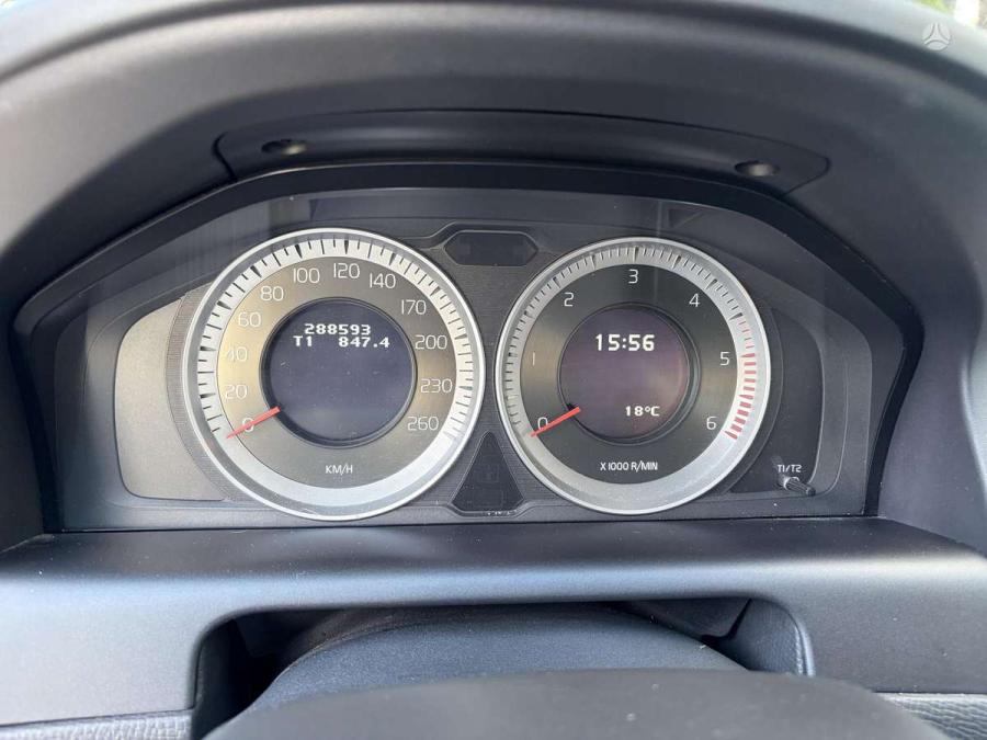 Melns Volvo XC60 2011 Utena, ar dzinēja tilpumu 2.40 L un nobraukumu 288 tūkst. km par 9600 €, foto 29 vietnē AUTOMOTO.COM.LV