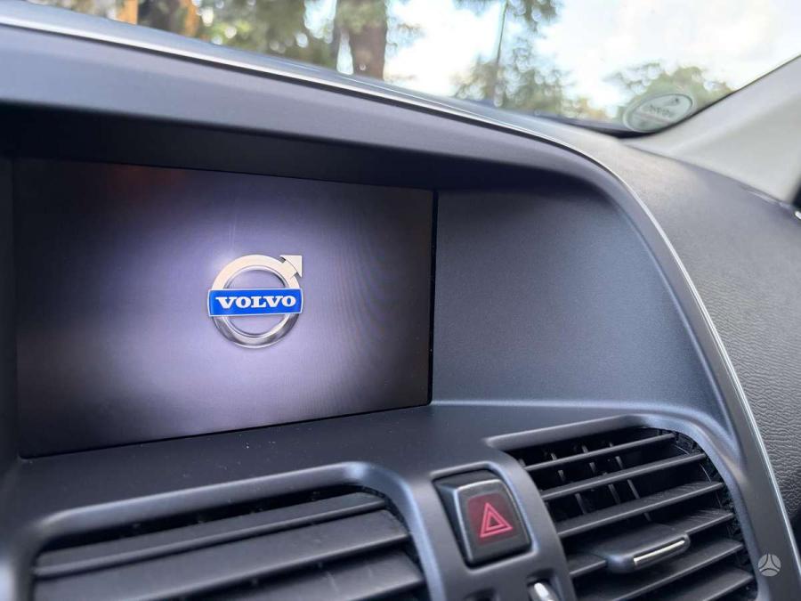 Melns Volvo XC60 2011 Utena, ar dzinēja tilpumu 2.40 L un nobraukumu 288 tūkst. km par 9600 €, foto 31 vietnē AUTOMOTO.COM.LV