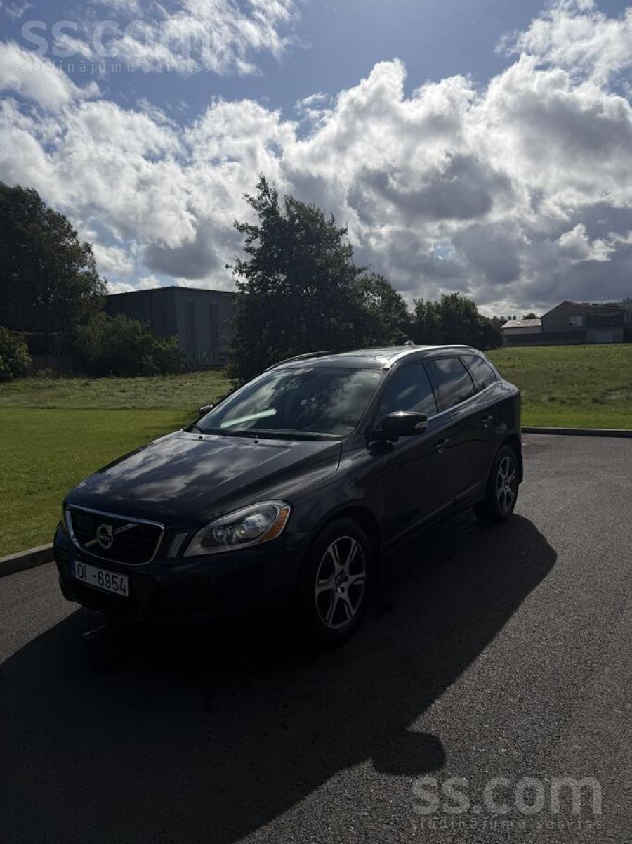 Black Volvo XC60 2011 in Liepaja, with an engine capacity of 2.40 L and mileage of 292 thousand km for 8150 €, photo 1 on AUTOMOTO.COM.LV