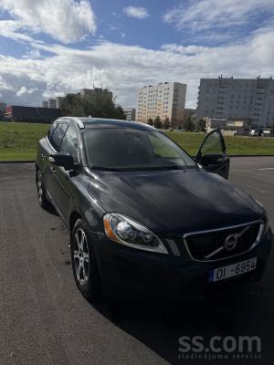 Black Volvo XC60 2011 in Liepaja, with an engine capacity of 2.40 L and mileage of 292 thousand km for 8150 €, photo 3 on AUTOMOTO.COM.LV
