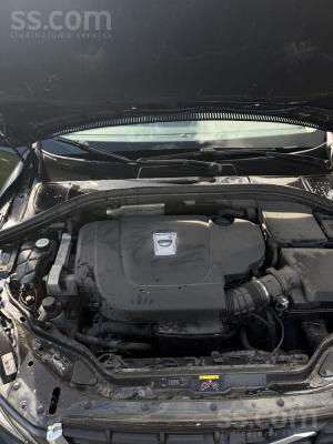 Black Volvo XC60 2011 in Liepaja, with an engine capacity of 2.40 L and mileage of 292 thousand km for 8150 €, photo 5 on AUTOMOTO.COM.LV